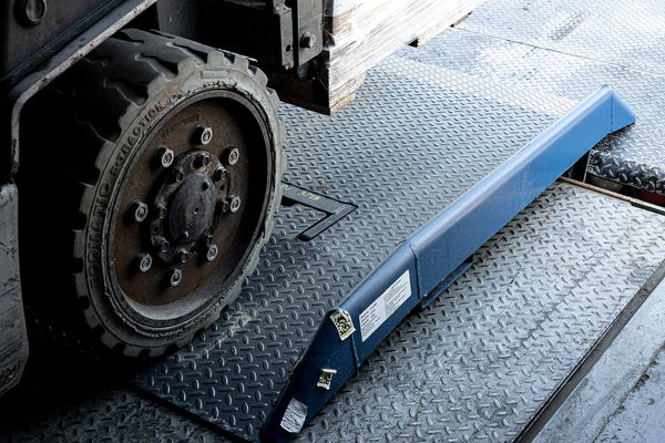 Choosing the right dock plate or board for your warehouse. - HOJ ...